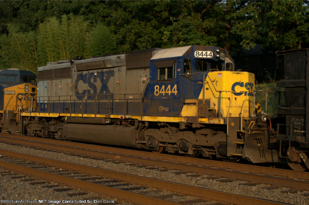 CSX SD40-2 8444 in YN2 trails on Q410-08